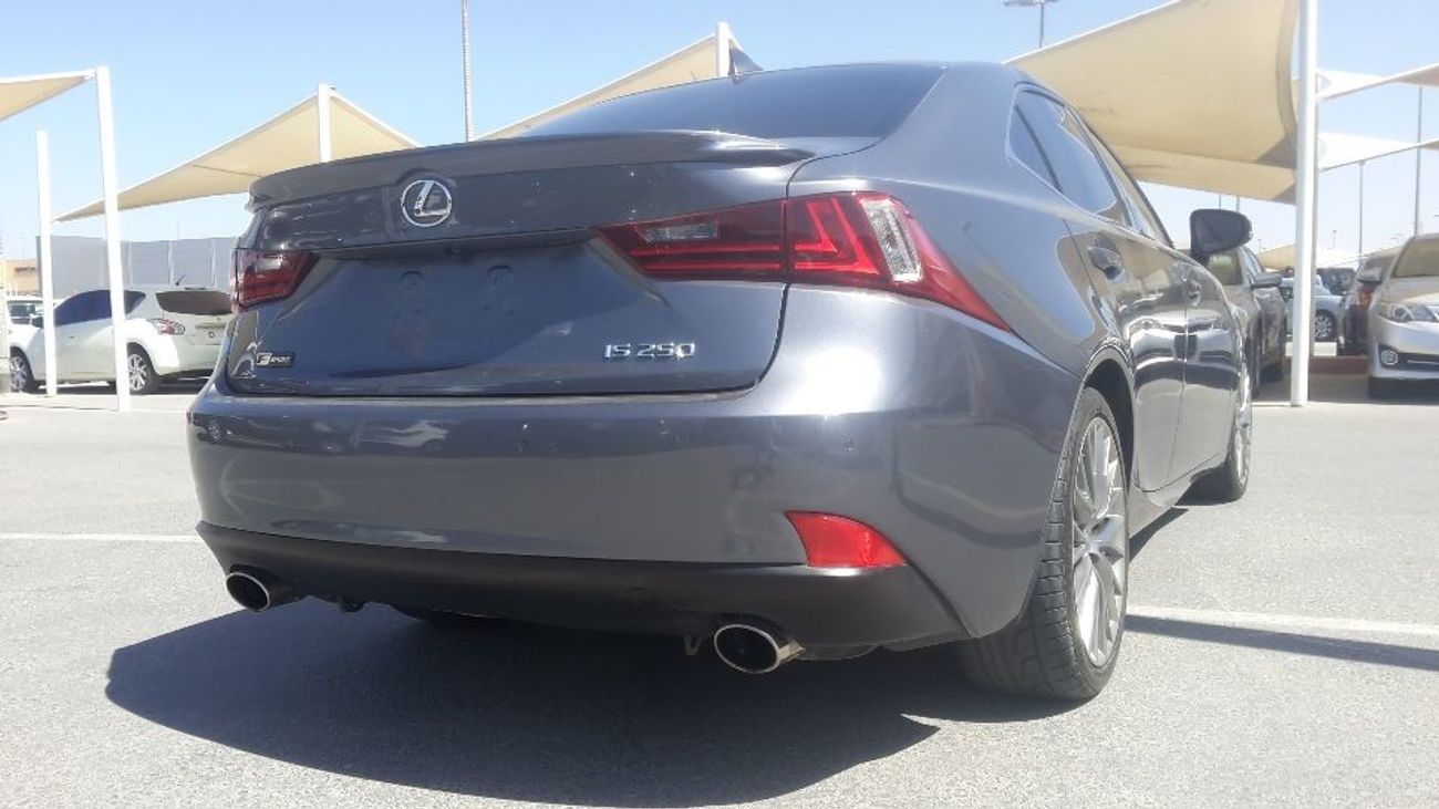 Used Lexus IS250 2014 for sale in Sharjah - 152667
