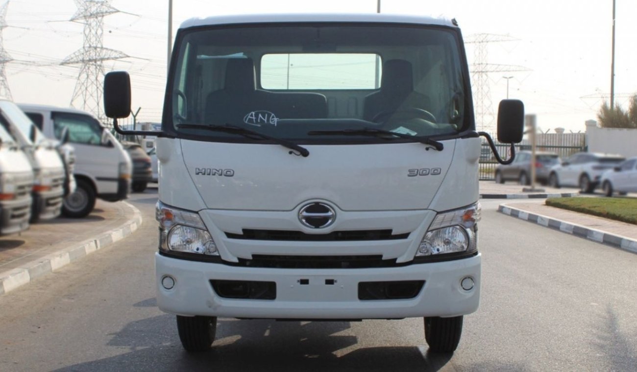 New Hino 300 XZU 710L 6.5 TON 300S WIDE CAB 4X2 2023 for sale in Sharjah - 722111