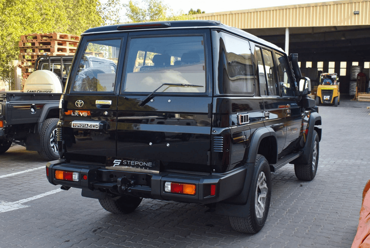 New Toyota Land Cruiser LC76 4.0 2024 Full option with diff lock A/T 2024 for sale in Dubai - 811486