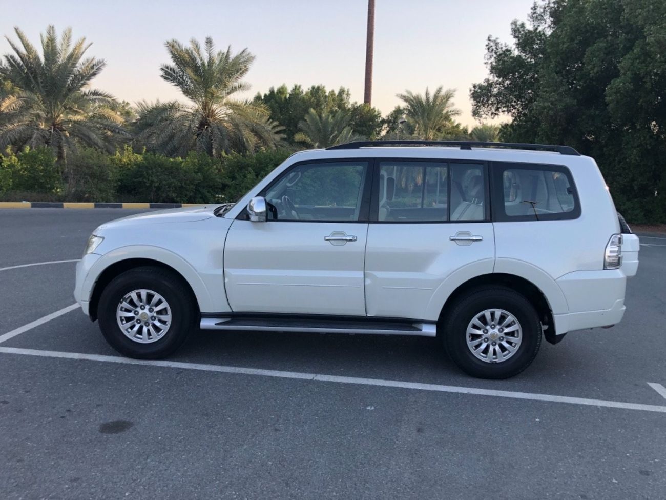 Used Mitsubishi Pajero GLS MODEL 2014 GCC PERFECT CONDITION INSIDE AND ...