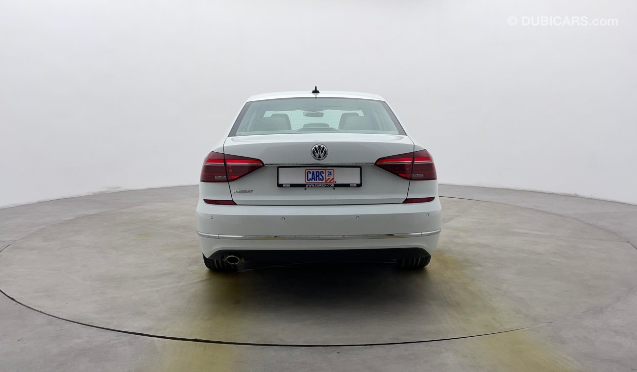 Used Volkswagen Passat SEL 2500 2017 for sale in Dubai - 484349