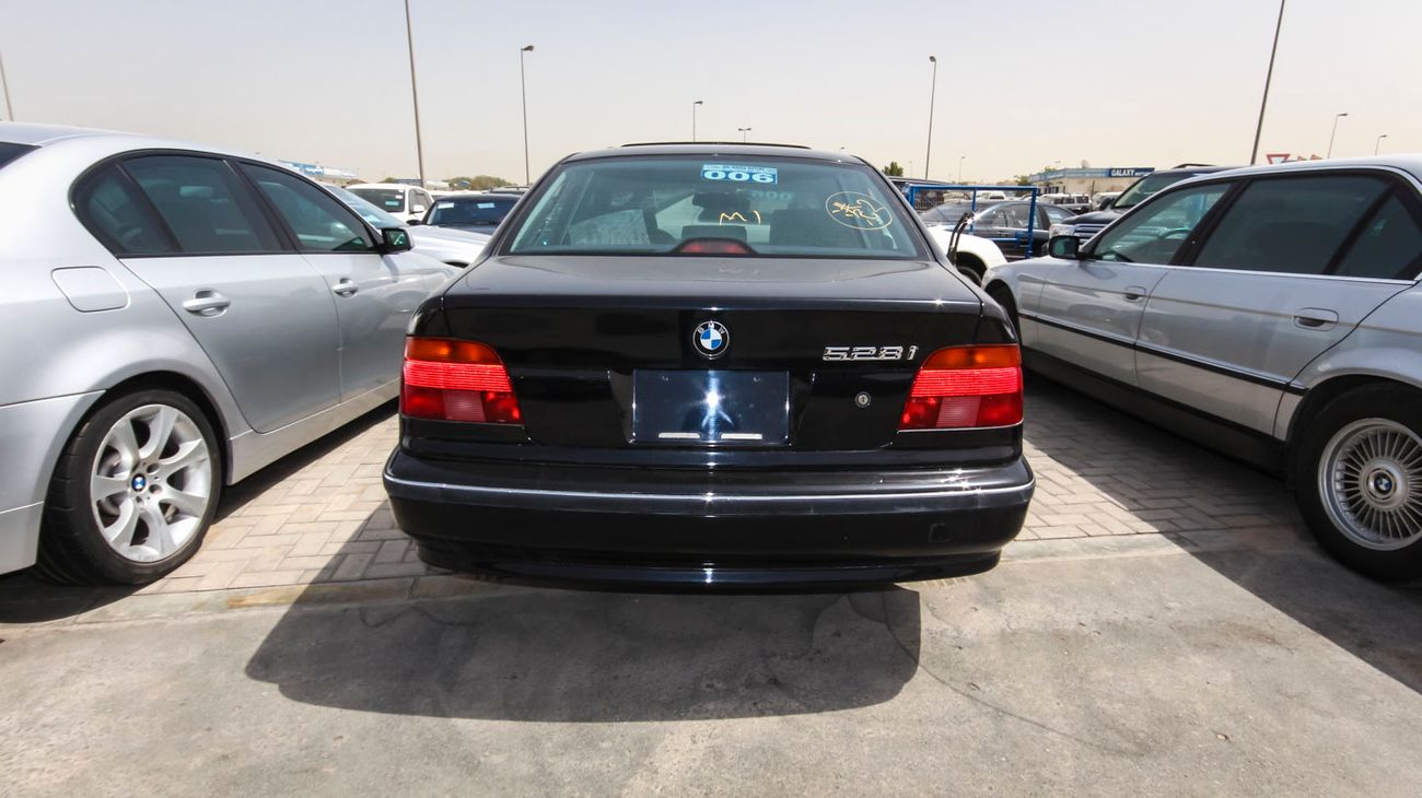 Used BMW 528 I 1997 for sale in Dubai - 19137