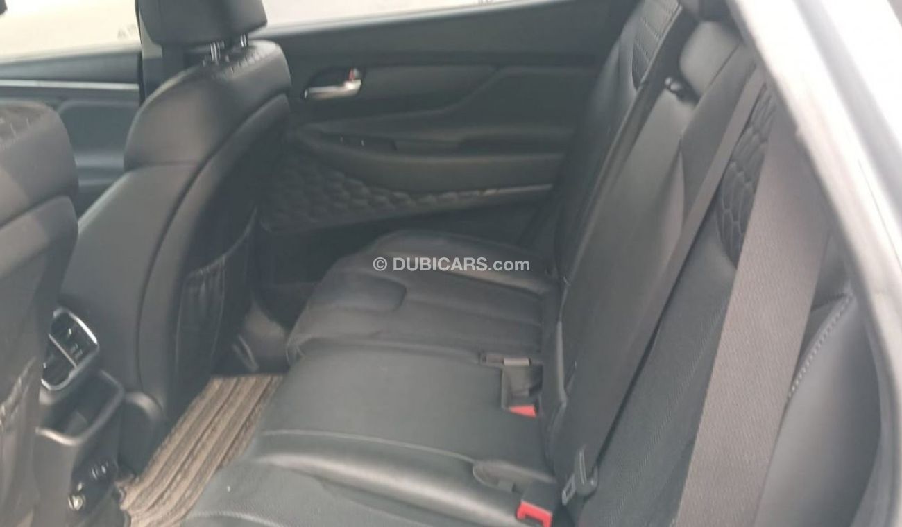 Used GL Hyundai Santa fe 2019 diesel 2019 for sale in Sharjah - 683453