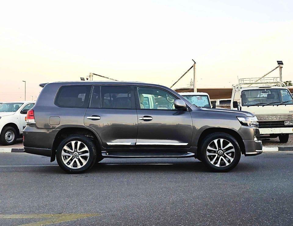 Used Toyota Land Cruiser VXR BIG ENGINE/ SHAPE 2021/ FULL OPTION ...