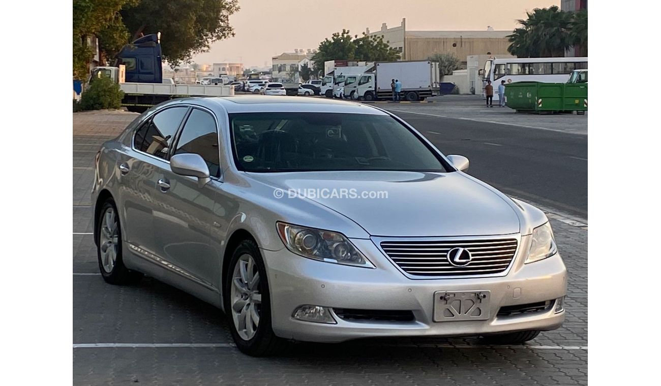 Used Lexus LS460 2007 for sale in Sharjah - 629048