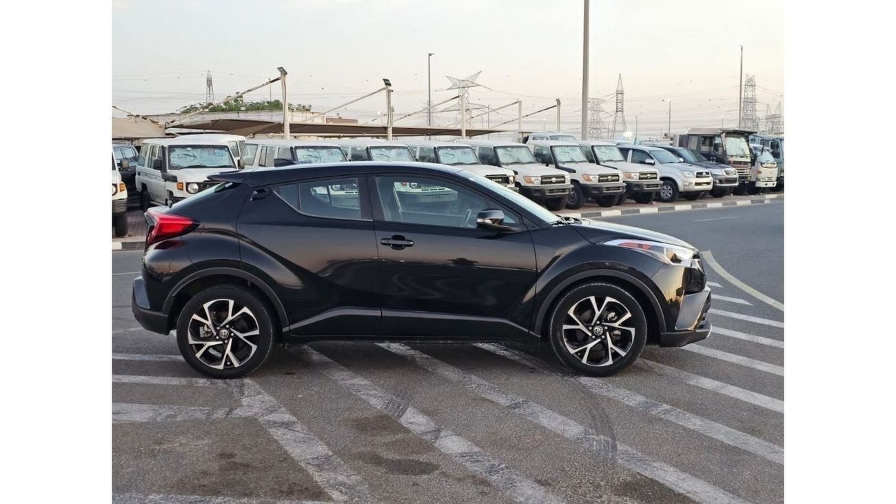 Used Toyota CHR 2021 Toyota C.HR 2.0L V4 XLE Push Start - UAE PASS 2021 for sale in Dubai - 713917