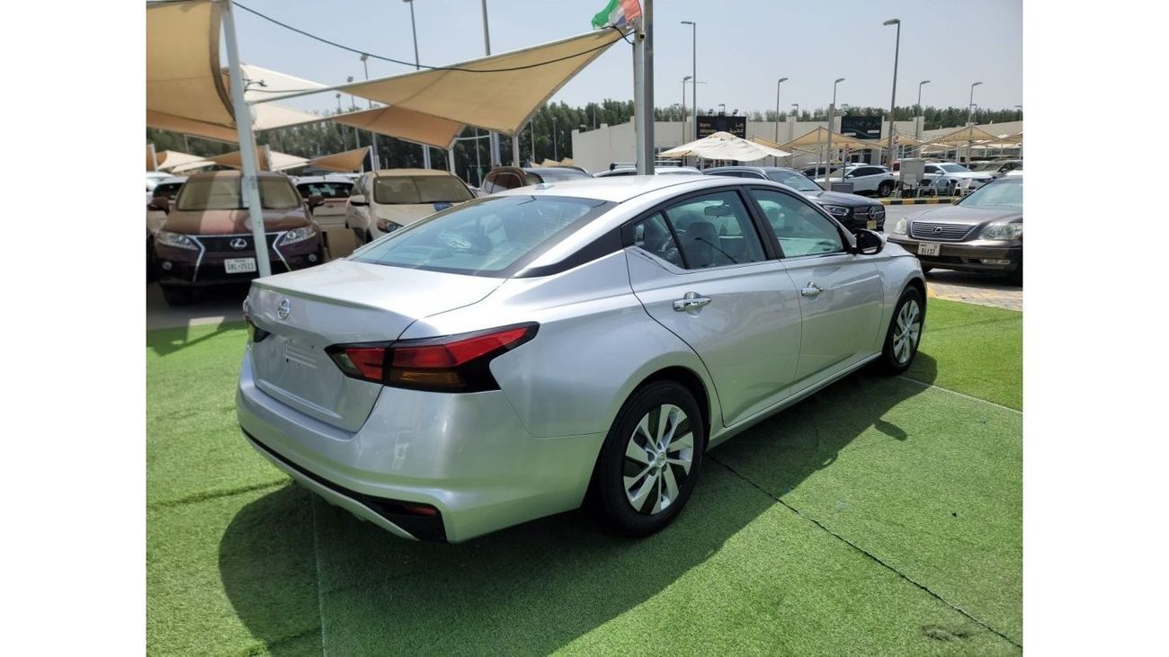 Used 2019 Nissan Altima, Clean car 2019 for sale in Dubai - 729477