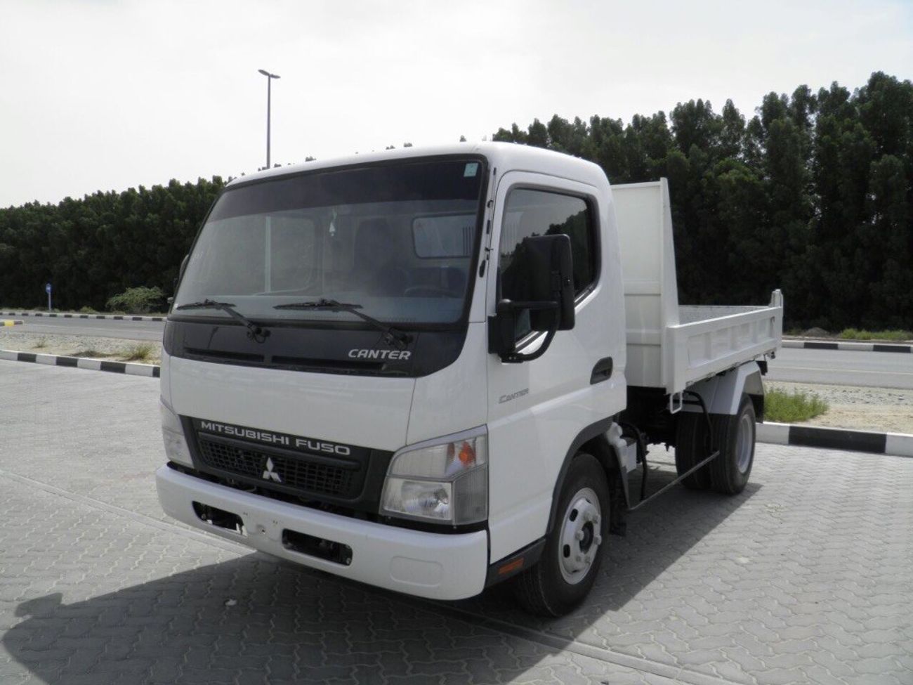 Used Mitsubishi Fuso Canter 2016 ref #307 2016 for sale in Sharjah - 156258