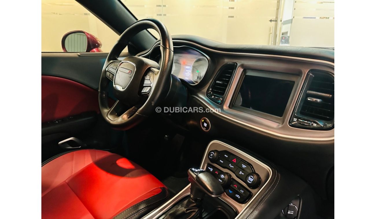 Used Dodge Challenger R/T 2020 for sale in Dubai - 659181