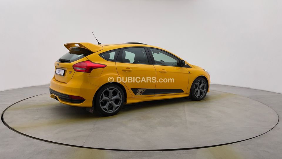 Used Ford Focus ST 2000 2017 for sale in Dubai - 482513
