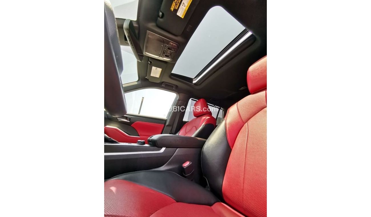 Used Toyota Highlander XSE - 2022- Silver 2022 for sale in Sharjah - 636075