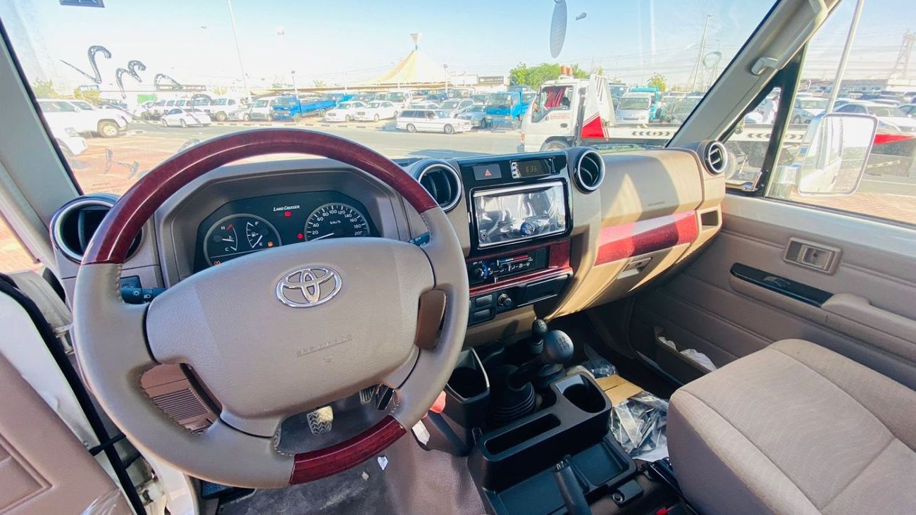 New Toyota Land cruiser -LC 71 -Manual-Petrol 2023 for sale in Dubai - 716494