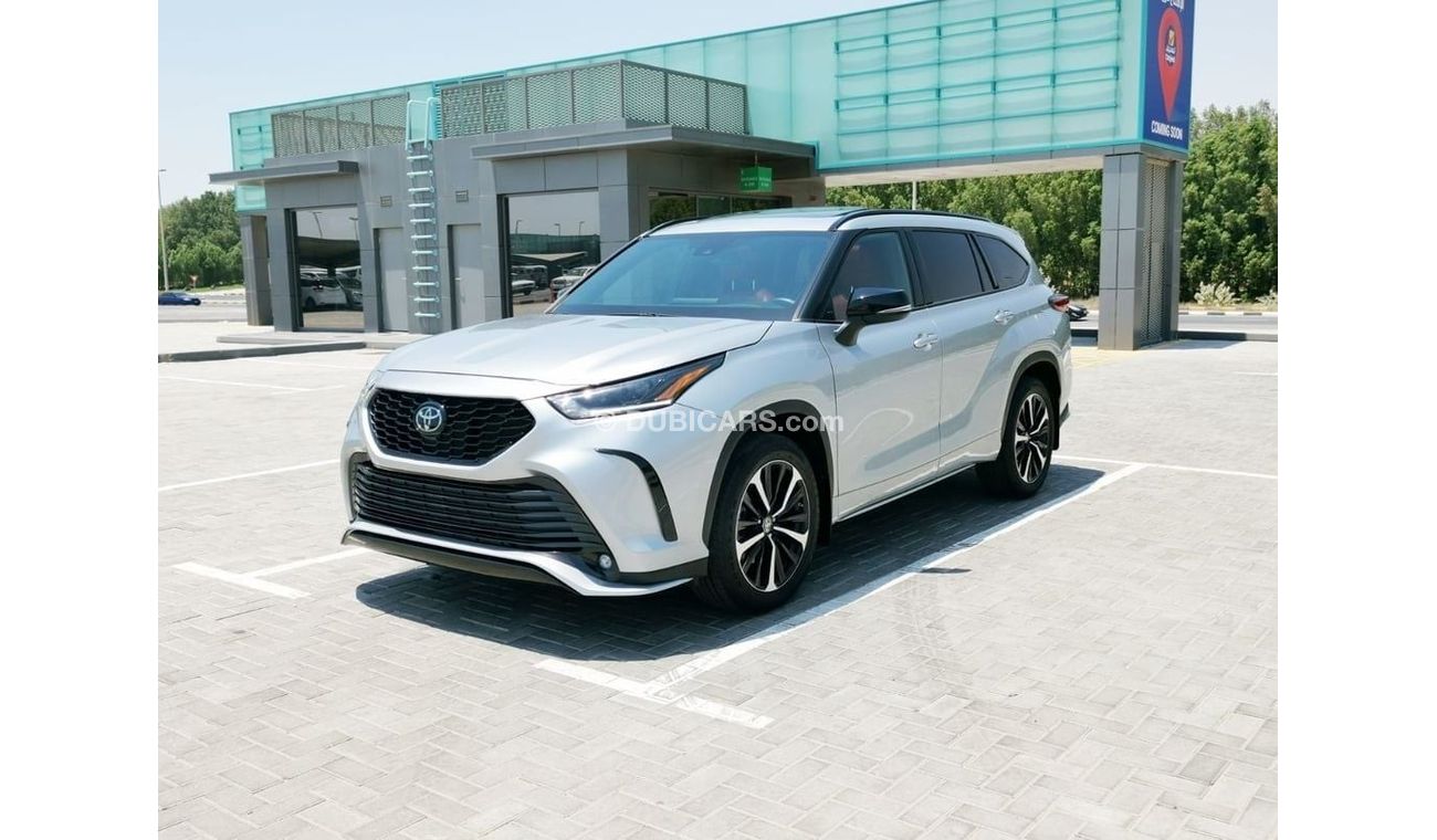 Used Toyota Highlander XSE - 2022- Silver 2022 for sale in Sharjah - 636075