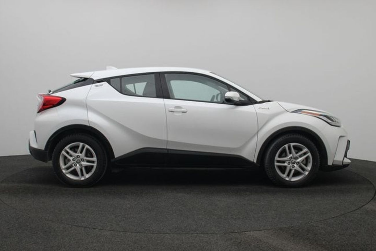 Used Toyota CHR GX HYBRID 1.8 2022 for sale in Dubai - 832717