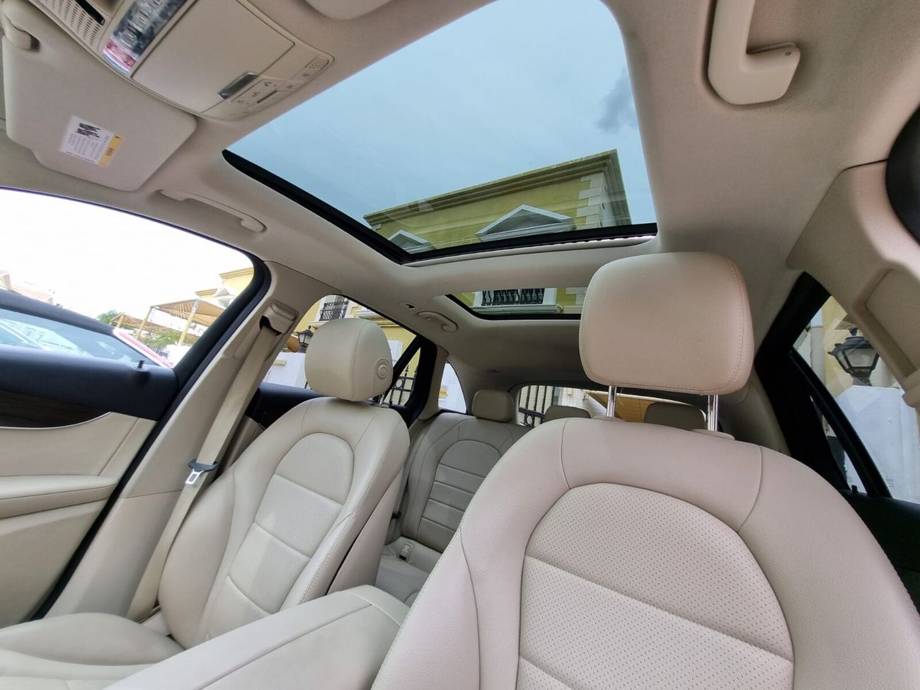 Used Mercedes Benz GLC 300 GLC 300 4MATIC 2018 for sale in Dubai - 736267