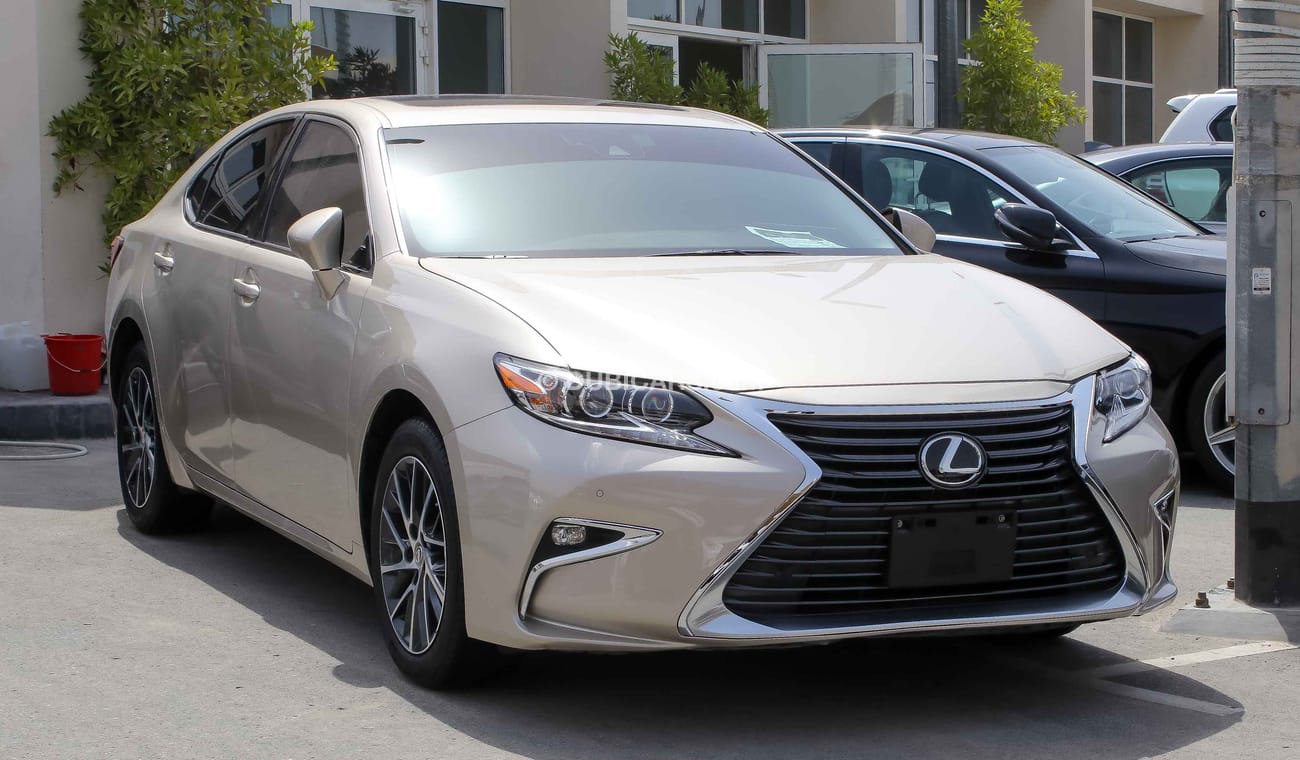 Used Lexus ES350 2018 for sale in Dubai - 216361