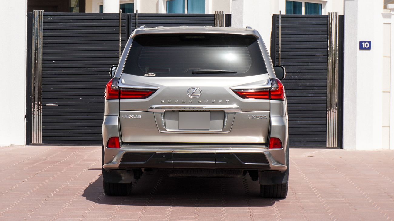 مستعملة لكزس LX 570 Platinum 5.7L 2017 للبيع في دبي - 845573