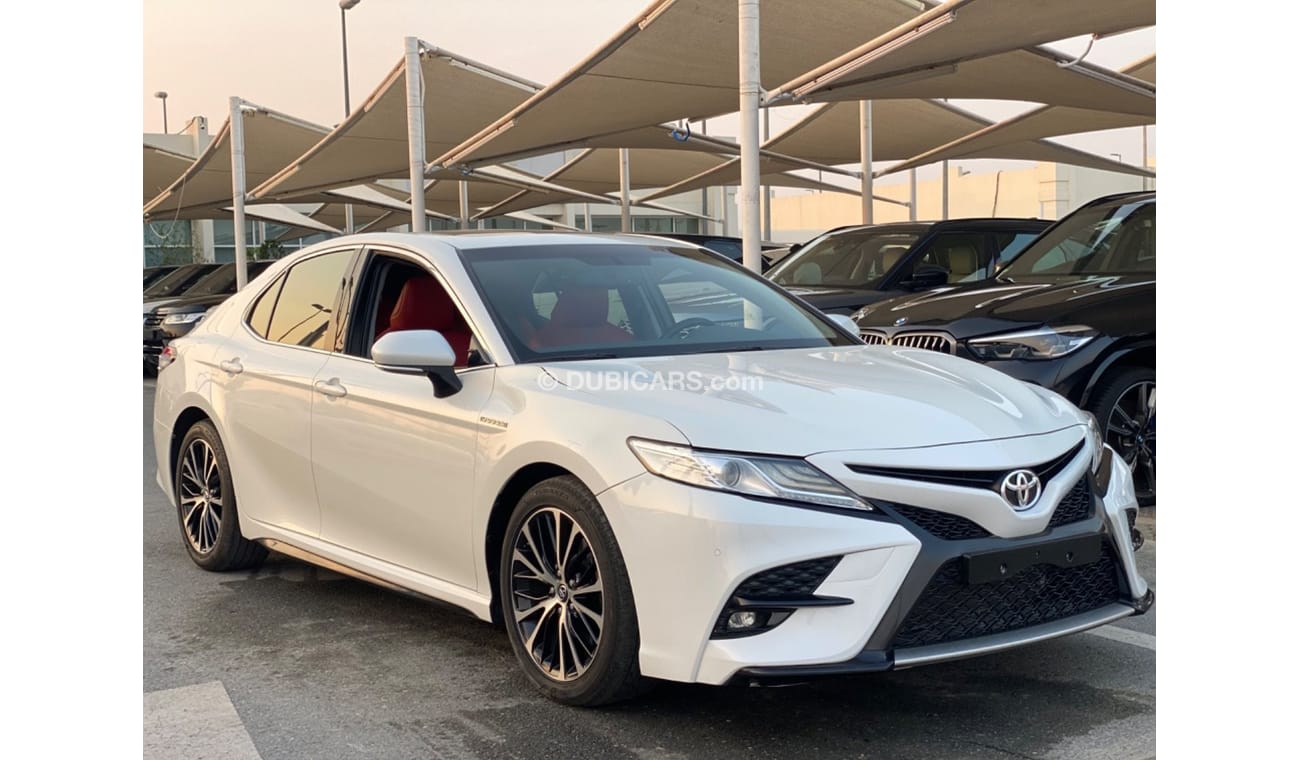 Used Toyota Camry Sport 2020 for sale in Dubai - 674789