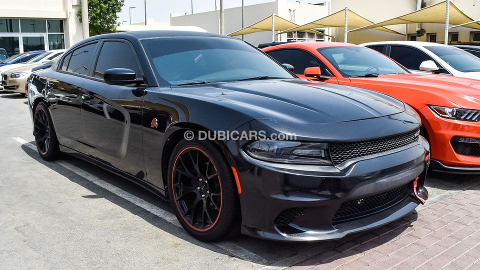 مستعملة دودج تشارجر With SRT8 Bodykit 2015 للبيع في الشارقة - 253387