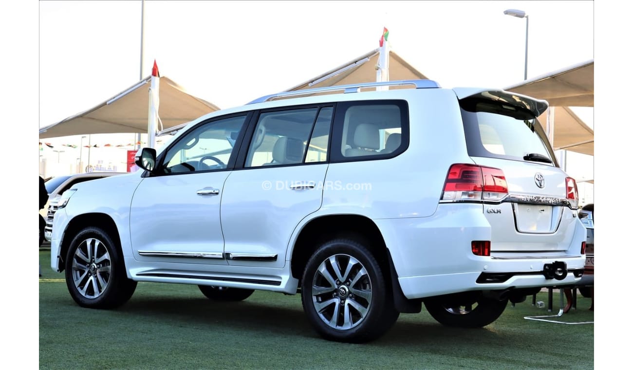 Used Toyota Land Cruiser GXR 2016 for sale in Sharjah - 581790