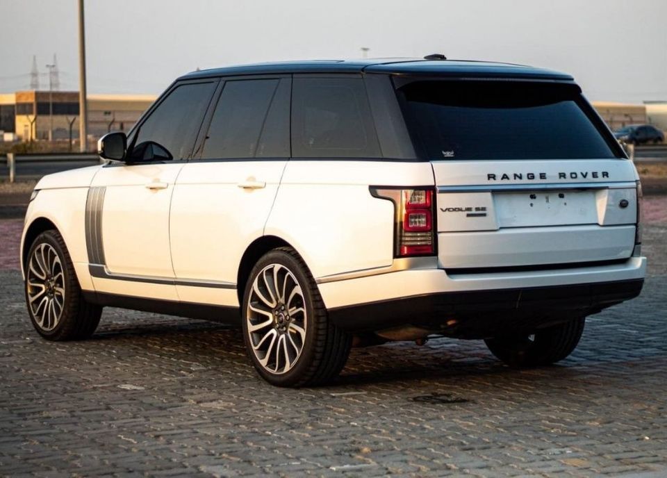 Used Land Rover Range Rover Vogue 2015 for sale in Dubai - 546755