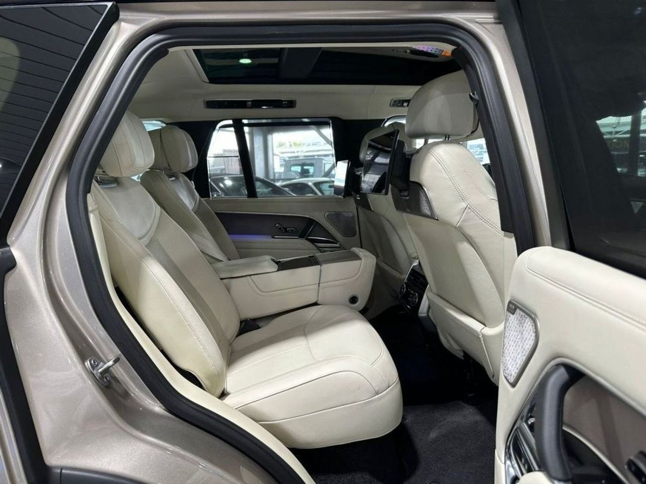 Used Land Rover Range Rover First Edition 2022 for sale in Dubai - 714305