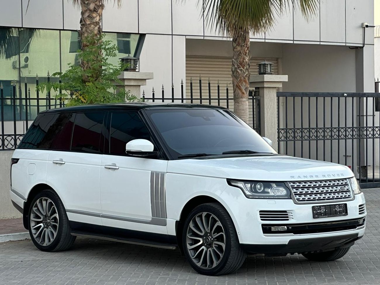 Used Land Rover Range Rover Autobiography 2014 for sale in Dubai - 741163
