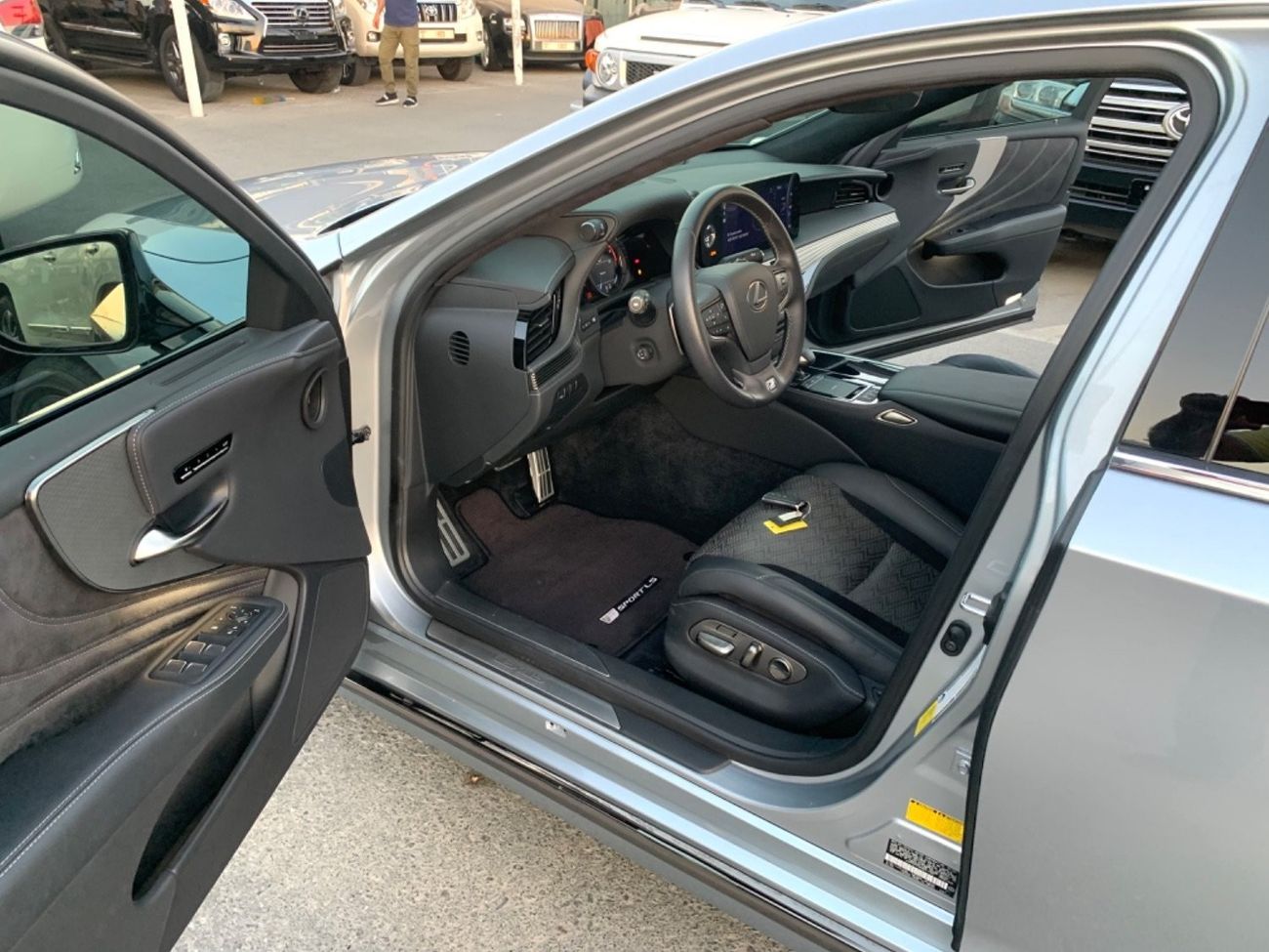 Used Lexus LS500 2022 for sale in Sharjah - 790750
