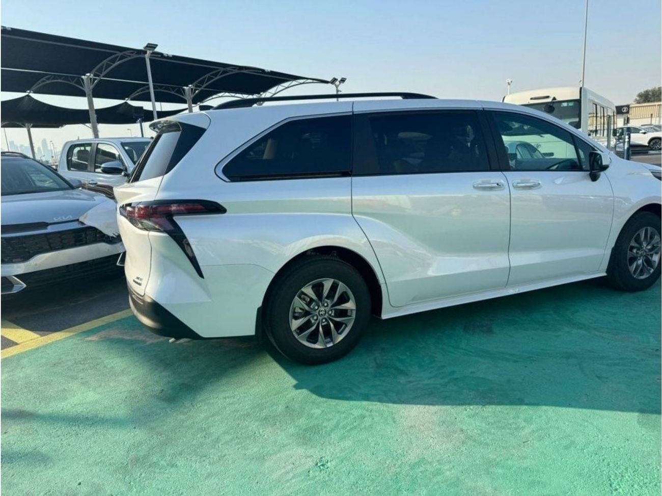 New Toyota Sienna 2.5L HYBRID XLE 2024 2024 for sale in Dubai - 745124