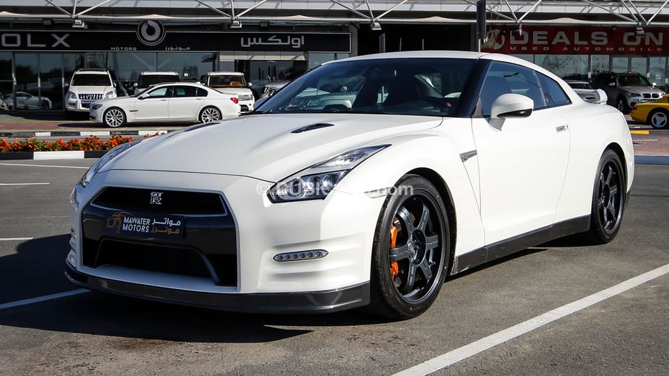 Nissan GT-R for sale: AED 399,000. White, 2016