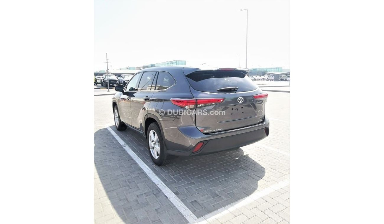 Used Toyota Highlander LE - 2022- Grey 2022 for sale in Sharjah - 619519