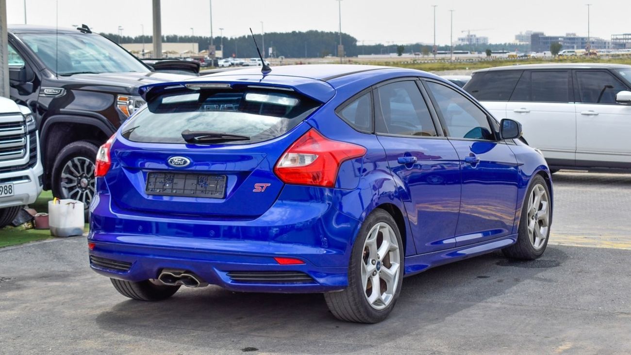 Used Ford Focus ST 2014 for sale in Sharjah - 729237