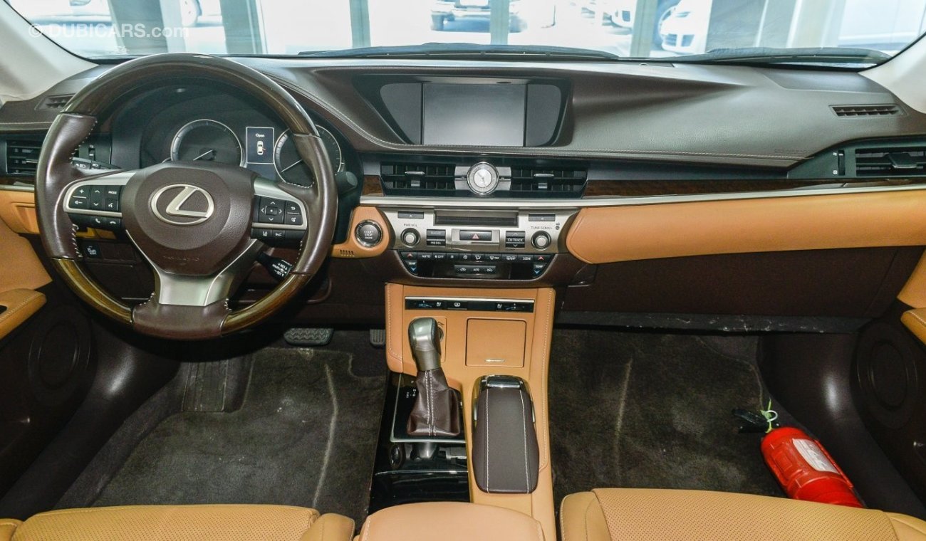 Used Lexus ES350 2018 for sale in Dubai - 401893