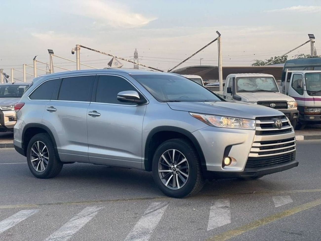 Used 2017 Toyota Highlander XLE 3.5L V6 Full Option Sunroof 7 Leather Seats - Radar & BSM Auto ...