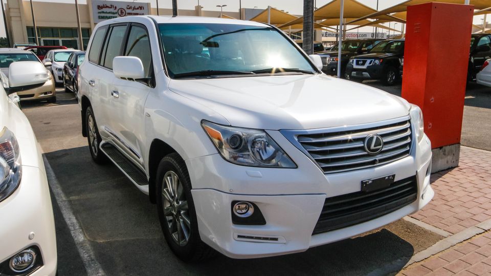 Used Lexus LX570 Grande 2011 for sale in Sharjah - 77223