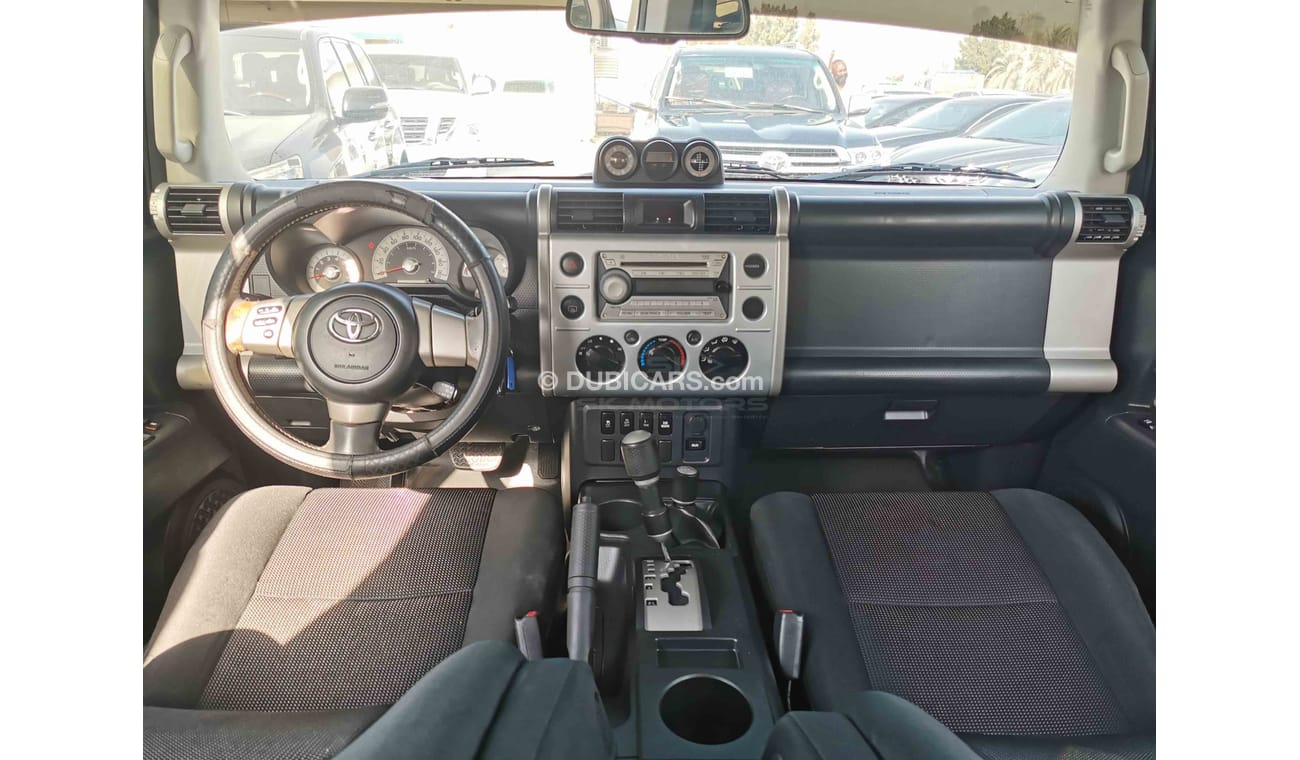 Used Toyota FJ Cruiser 4.0L PETROL, 16" ALLOY RIMS, SUB-WOOFER, 4WD ...