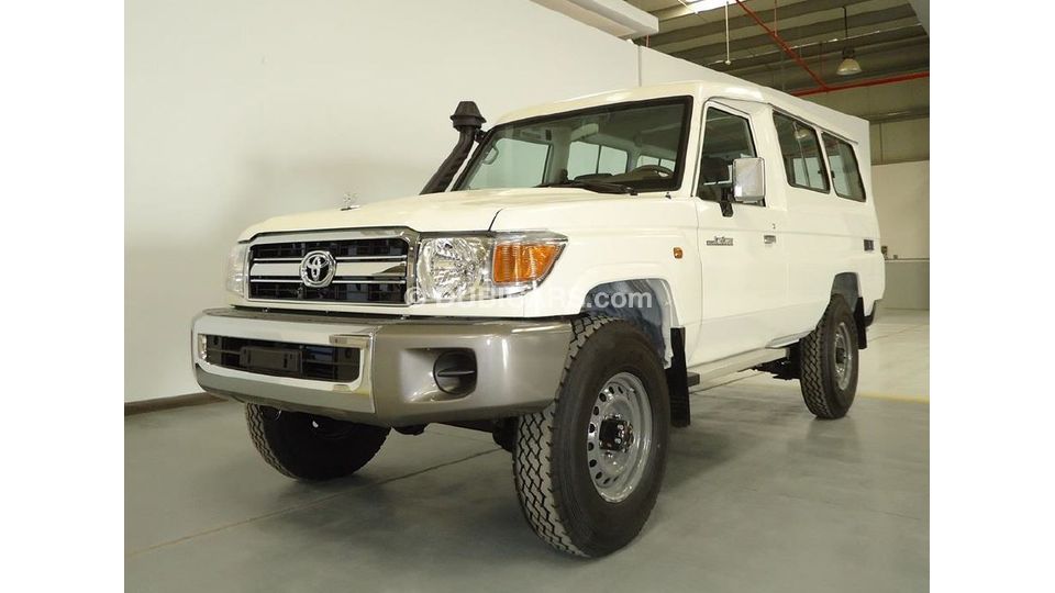 New Toyota Land Cruiser Hard Top 4.5L V8 TURBO Diesel 9 Seat 4WD LC78 ...