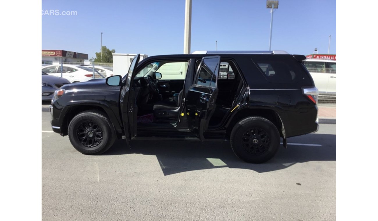 Used Toyota 4Runner 2014 for sale in Dubai - 300756