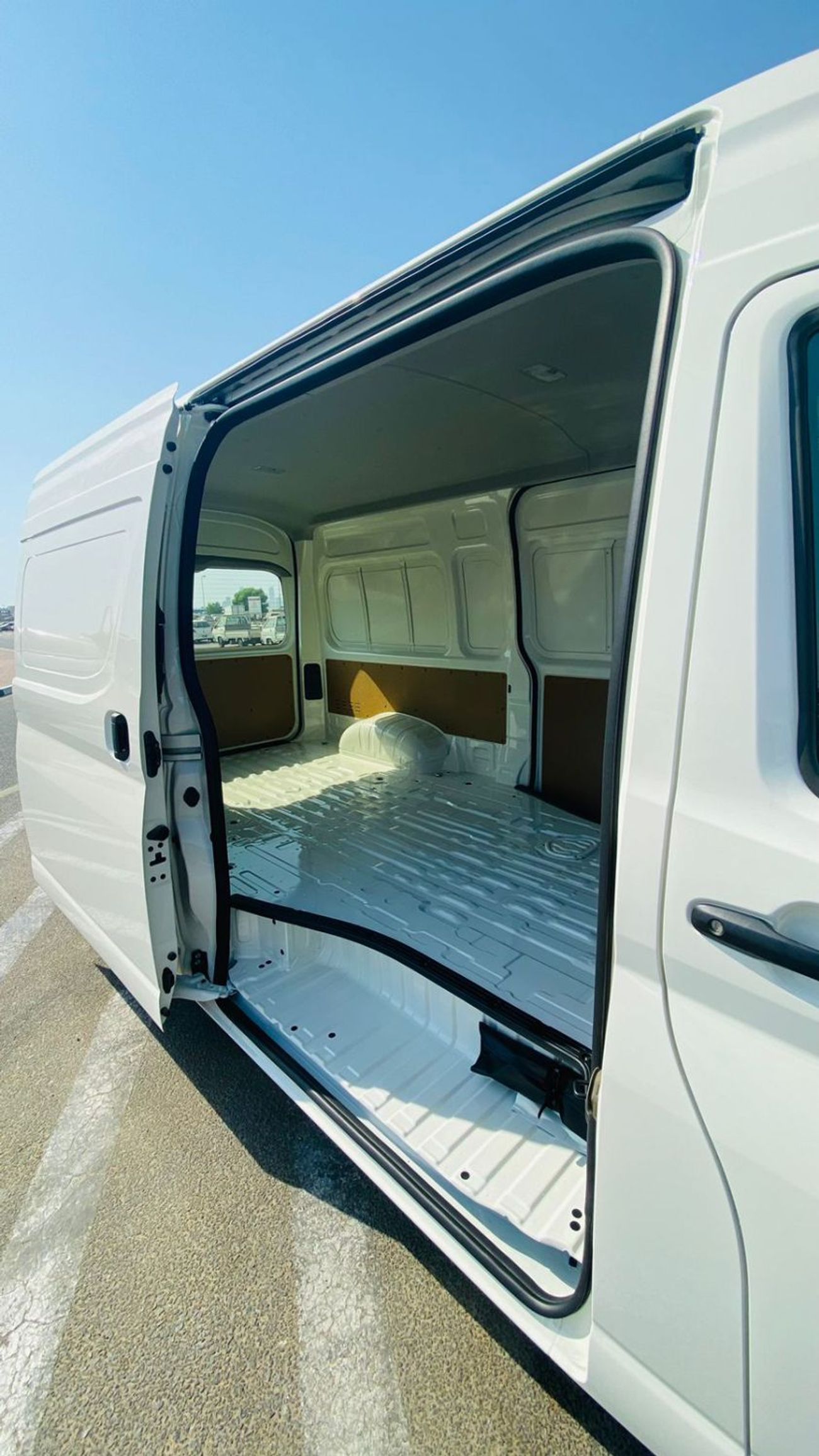 New Toyota Hiace Cargo High Roof 3.5l petrol A/T GCC 2025 Model 2025 ...