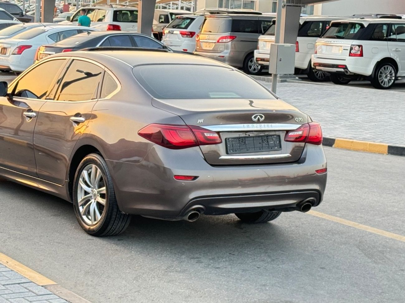 Used Infiniti Q70 2016 for sale in Sharjah - 746577