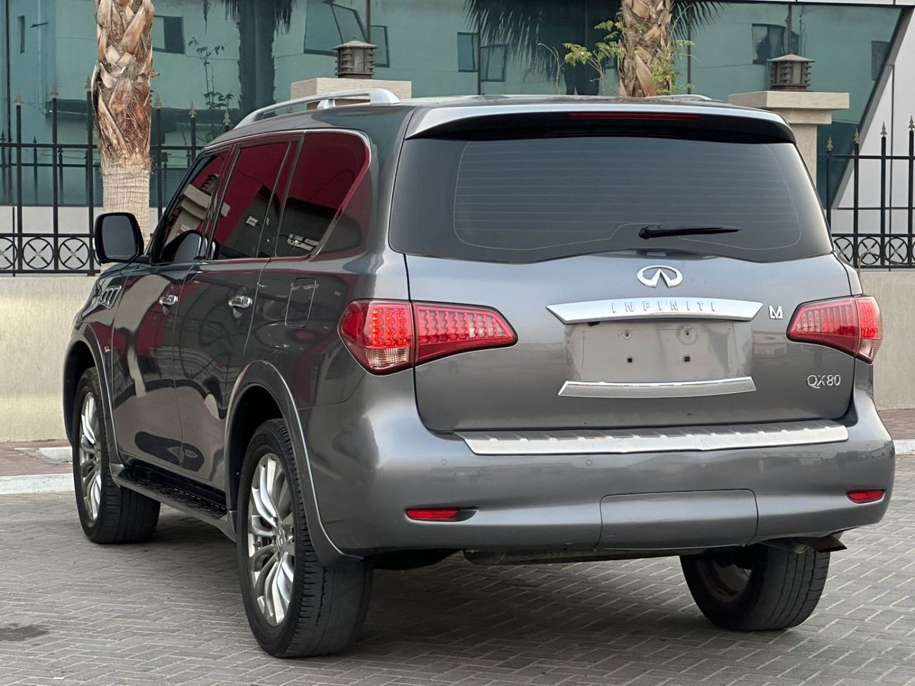 Used Infiniti QX80 Luxury 2015 for sale in Dubai - 772125