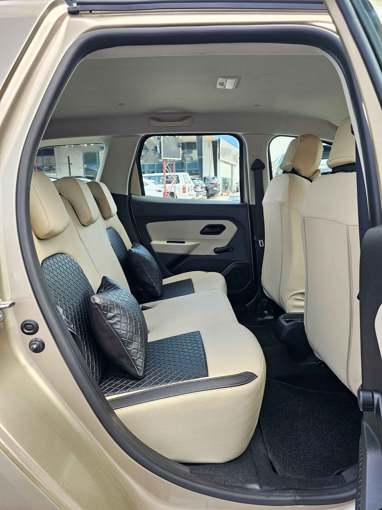 Used Renault Duster / LEATHER SEATS/ ALLOY RIMS/ SAME COLOR BODY/ LOW ...