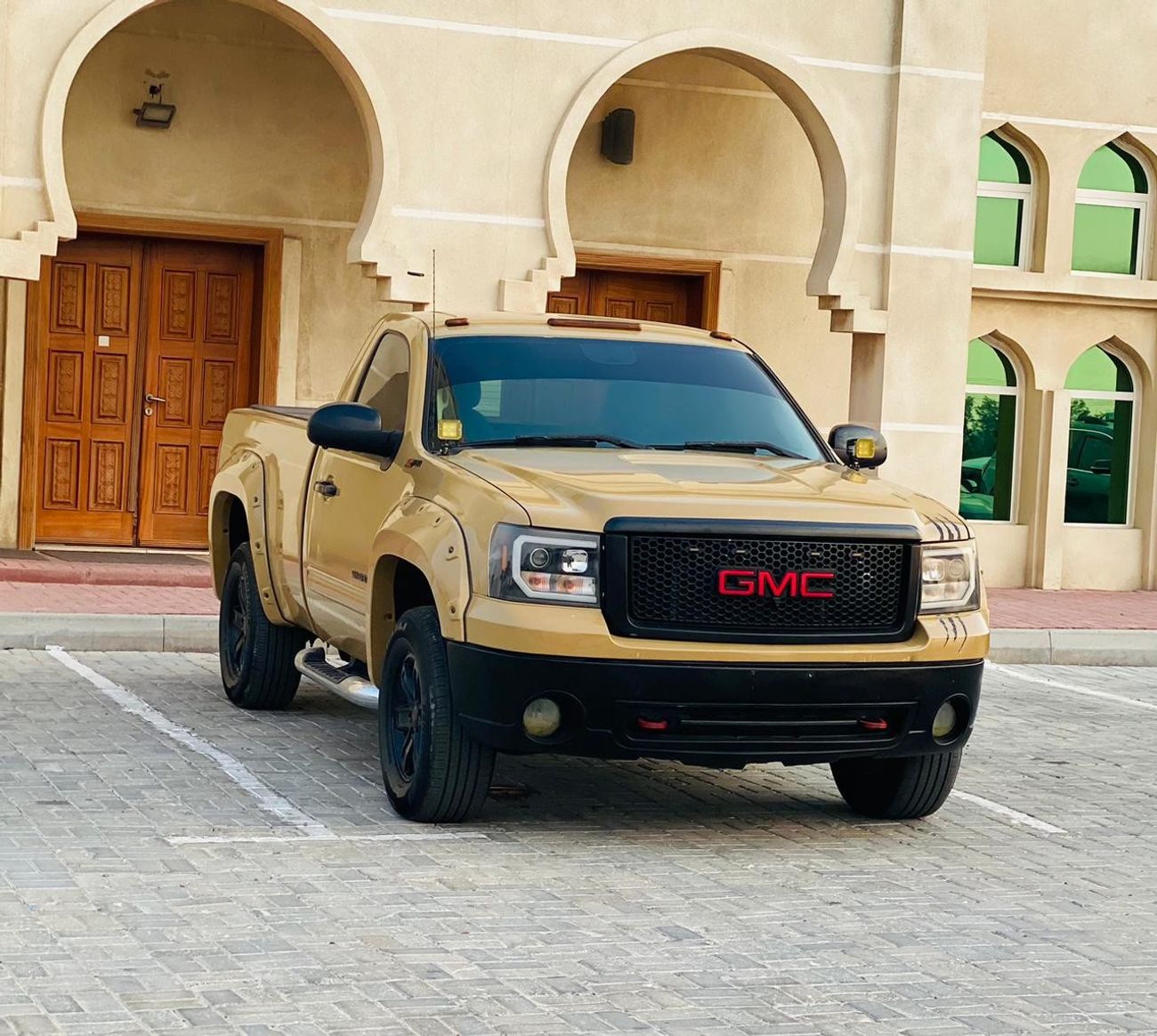 Used GMC Sierra Good condition car GCC 2008 for sale in Dubai - 752762