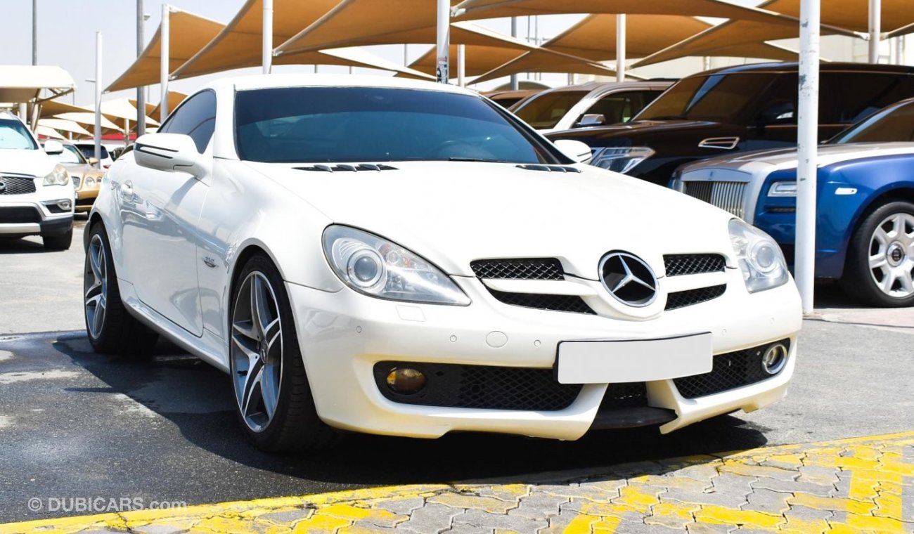 Used Mercedes-Benz SLK 300 2010 for sale in Sharjah - 543496