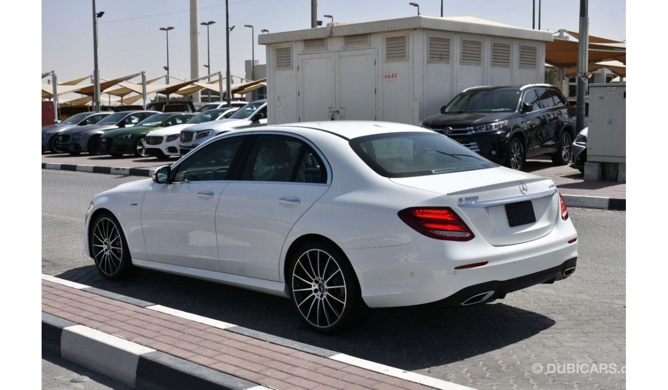 مستعملة مرسيدس بنز E300 MERCEDES BENZ E-300 2017 WHITE 2017 للبيع في دبي - 425738