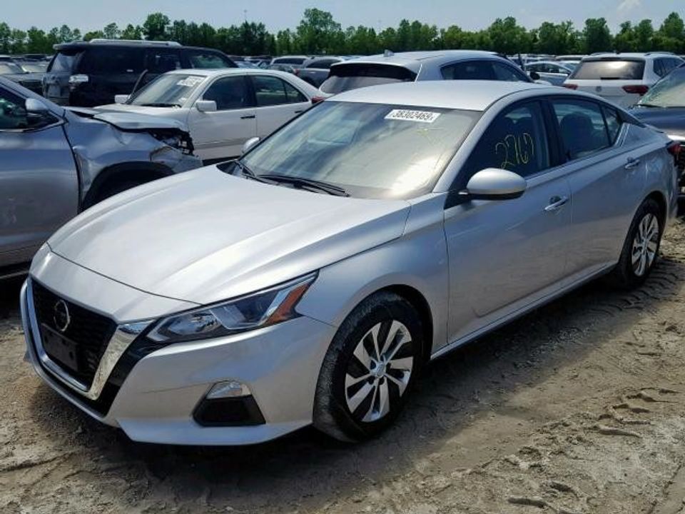 Nissan Altima for sale: AED 60,000. Grey/Silver, 2019