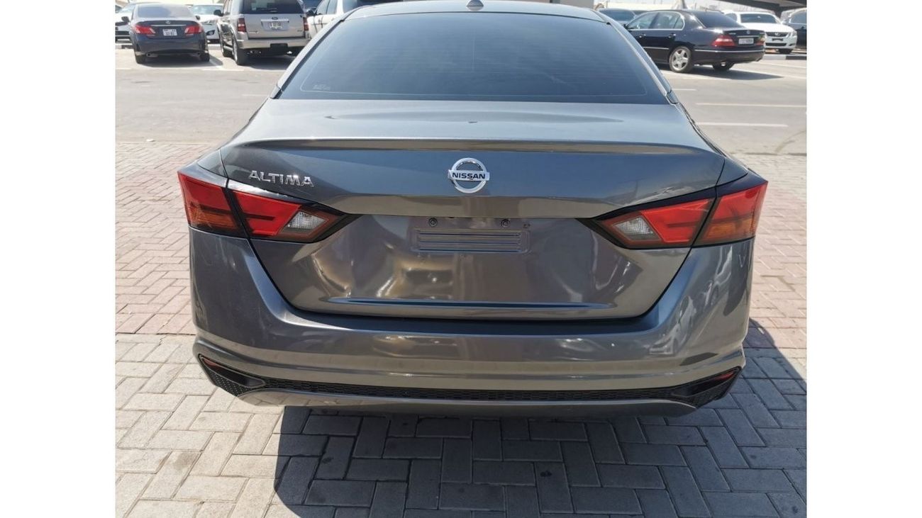 Used Nissan Altima SV 2020 for sale in Sharjah - 731366