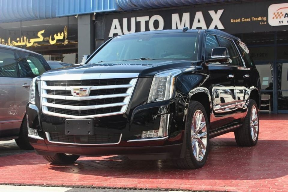 Used Cadillac Escalade Premium 2018 for sale in Dubai - 684240