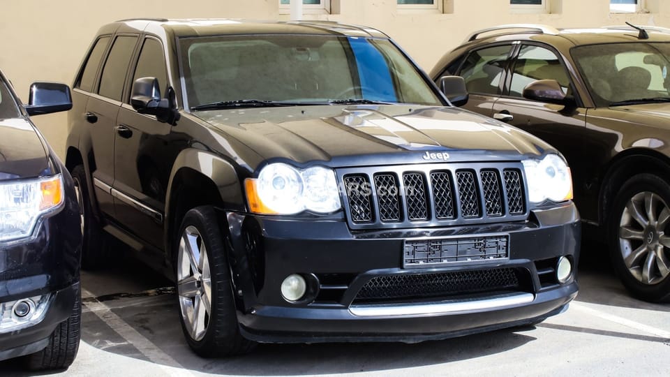 مستعملة جيب جراند شيروكي SRT8 2010 للبيع في الشارقة - 302305