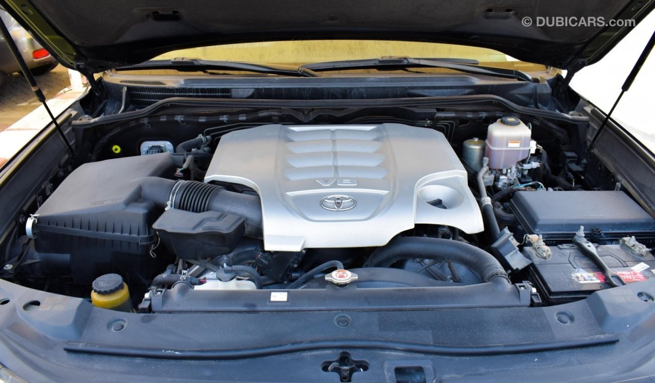 Used Toyota Land Cruiser VXR V8 5.7 L 2018 for sale in Sharjah - 537980